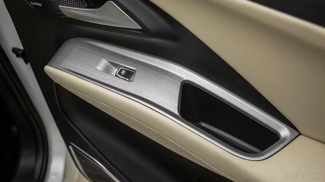 Hector Rear Power Window Switches Image, Hector Photos in India - CarWale