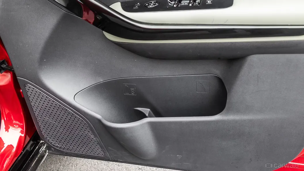 XEV 9e Front Seat Back Pockets Image, XEV 9e Photos in India - CarWale