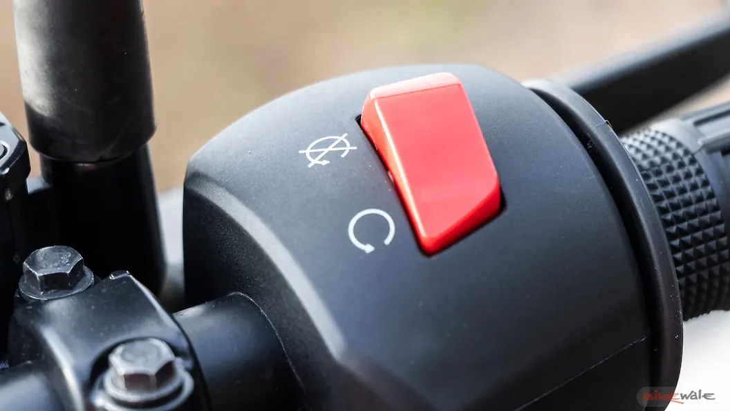 Kawasaki W175 Turn Indicators Switch Image – BikeWale