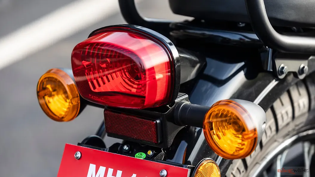 Kawasaki W175 Rear Turn Indicators Image – BikeWale