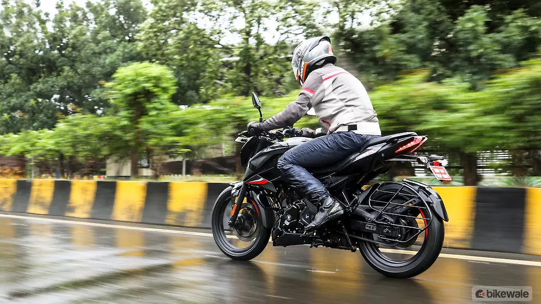 Bajaj Pulsar N160 Left Side View Image – BikeWale