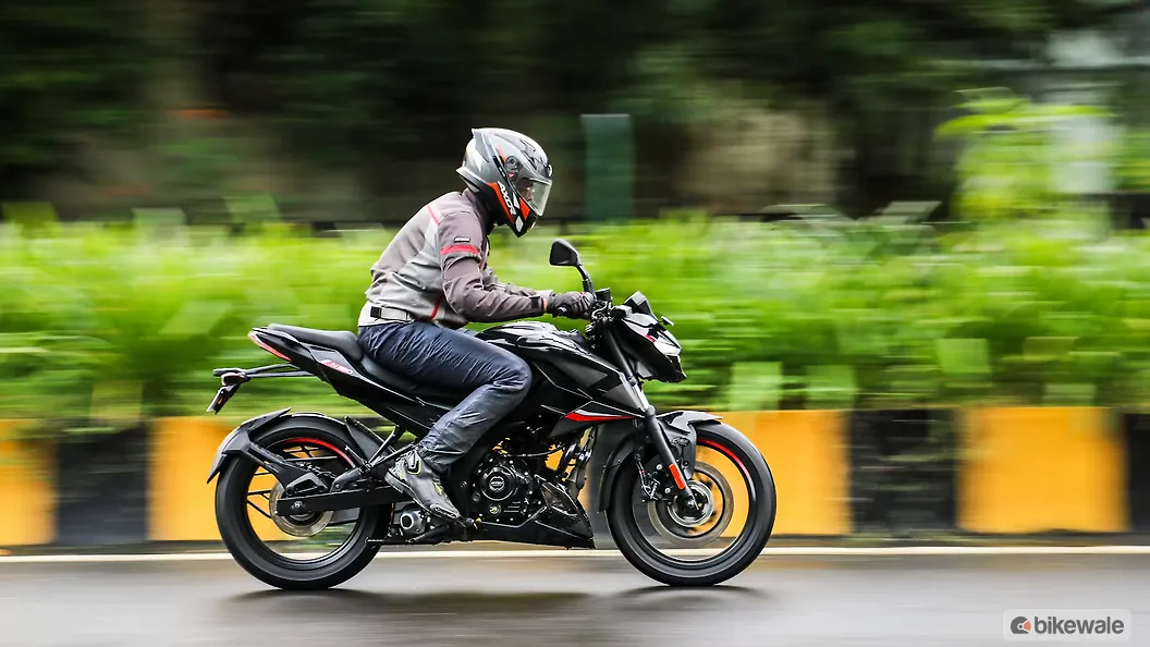 Bajaj Pulsar N160 Right Side View Image – BikeWale