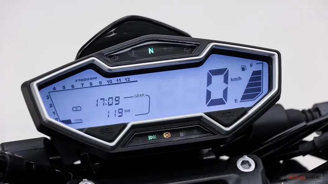 Keeway K300 N Gear Shift Indicator Image – BikeWale