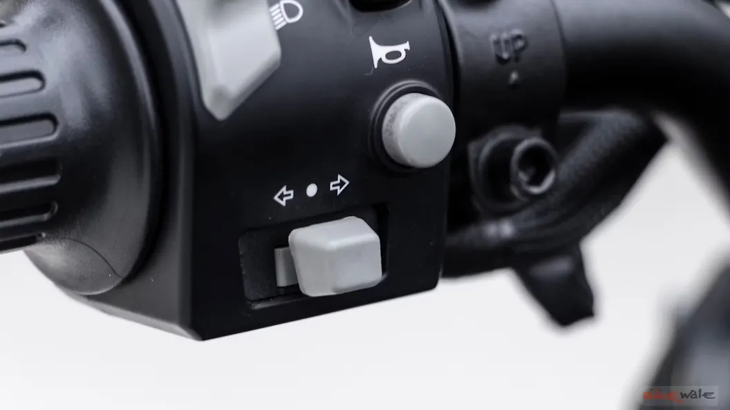 Keeway K300 N High Beam Low Beam Switch Image – BikeWale