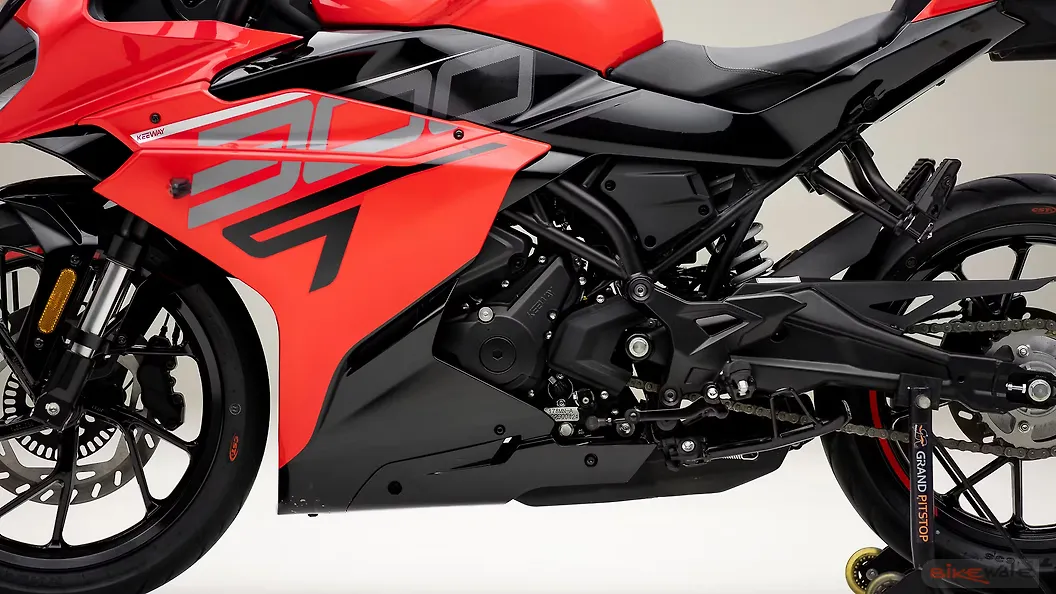 Keeway K300 R Branding/Fuel Tank Decal Image – BikeWale