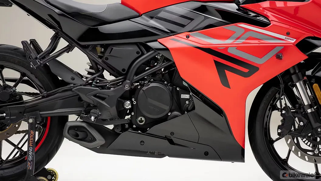 Keeway K300 R Engine From Right Image – BikeWale