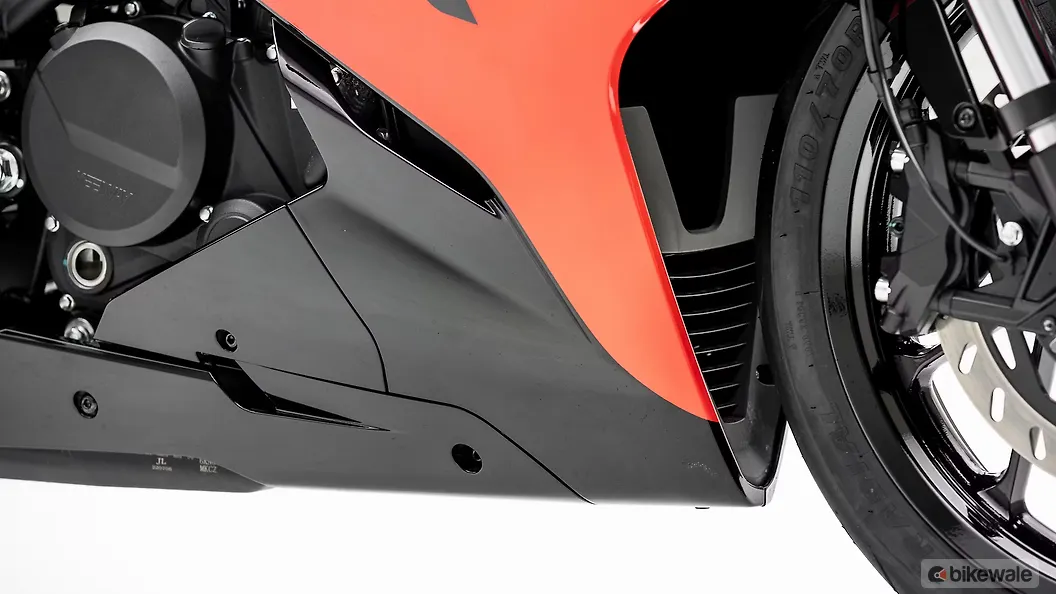 Keeway K300 R Exhaust Headers Image – BikeWale