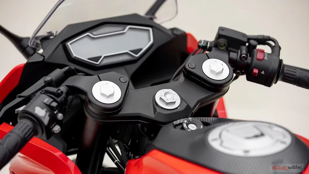 Keeway K300 R Fuel Tank Image – BikeWale