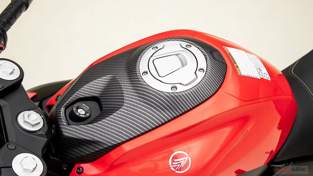 Keeway K300 R Branding/Fuel Tank Decal Image – BikeWale