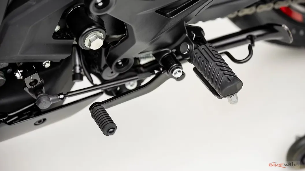 Keeway K300 R Gear Shift Lever Image – BikeWale