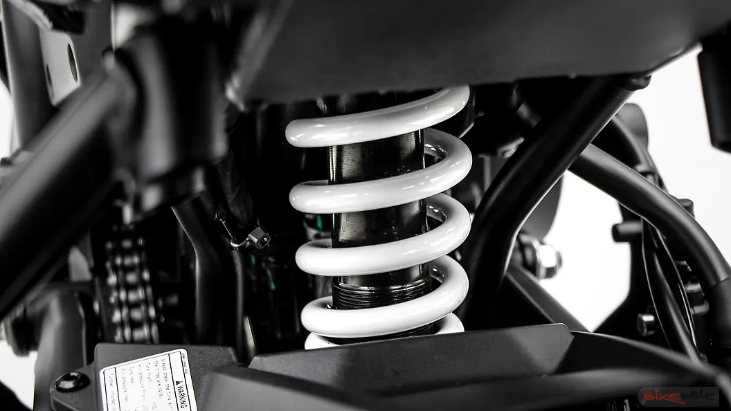 Keeway K300 R Rear Alloy Wheel Image – BikeWale