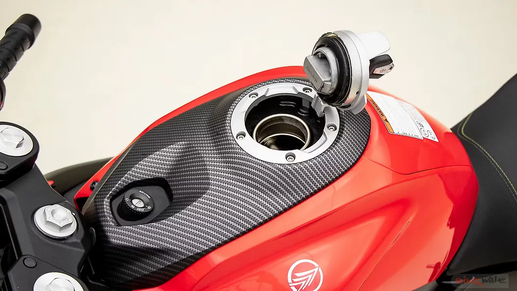 Keeway K300 R Branding/Fuel Tank Decal Image – BikeWale