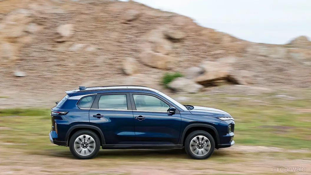 Grand Vitara Right Side View Image, Grand Vitara Photos in India - CarWale