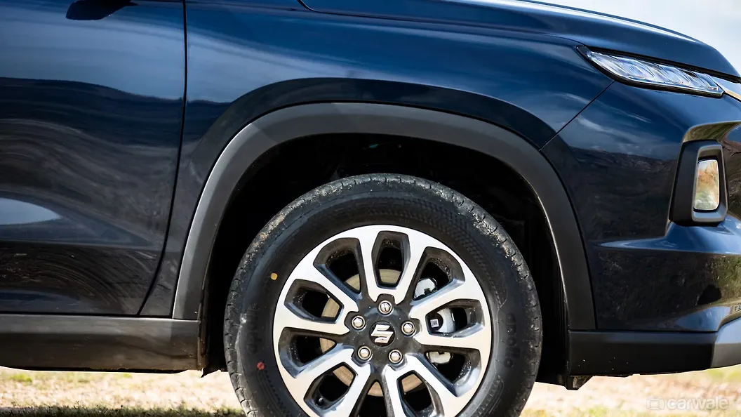 Grand Vitara Wheel Image, Grand Vitara Photos in India - CarWale