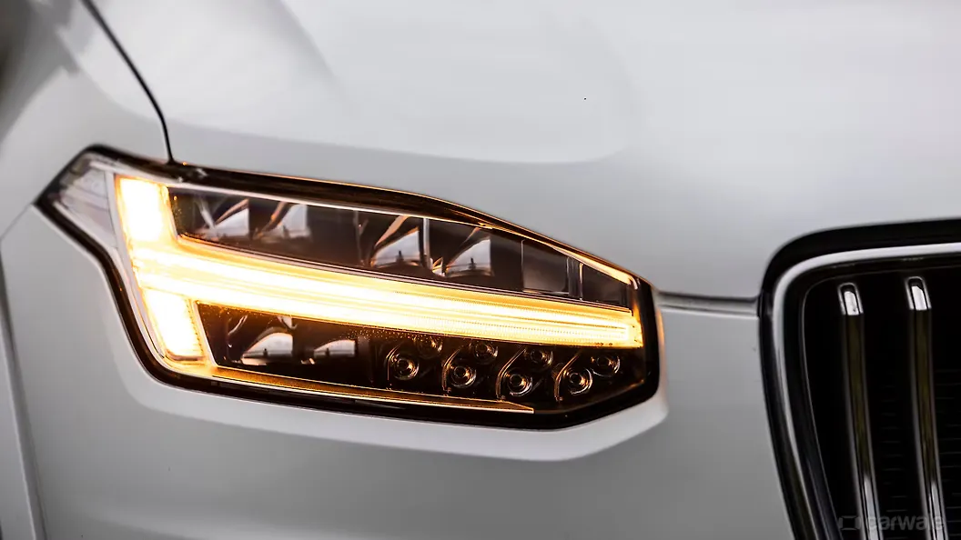 XC90 Blinker Image, XC90 Photos in India - CarWale