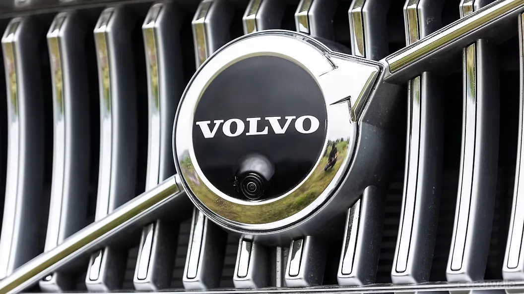 XC90 Front Logo Image, XC90 Photos in India - CarWale