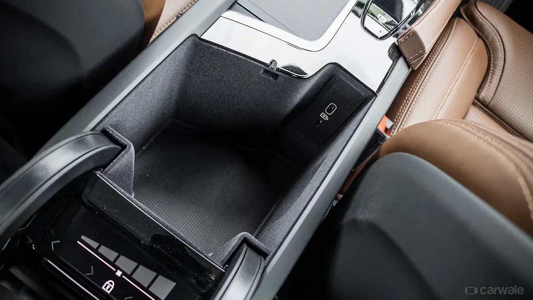 XC90 Front Centre Arm Rest Storage Image, XC90 Photos in India - CarWale