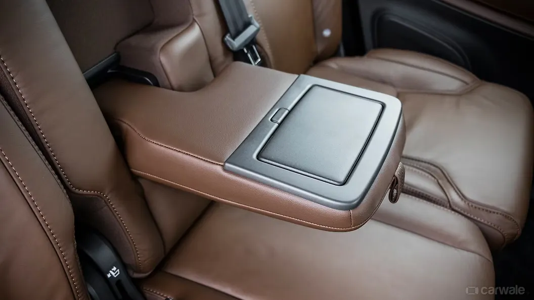 XC90 Second Row Centre Arm Rest Image, XC90 Photos in India - CarWale