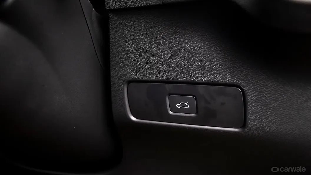 XC40 Boot Release Lever/Fuel Lid Release Lever Image, XC40 Photos in ...