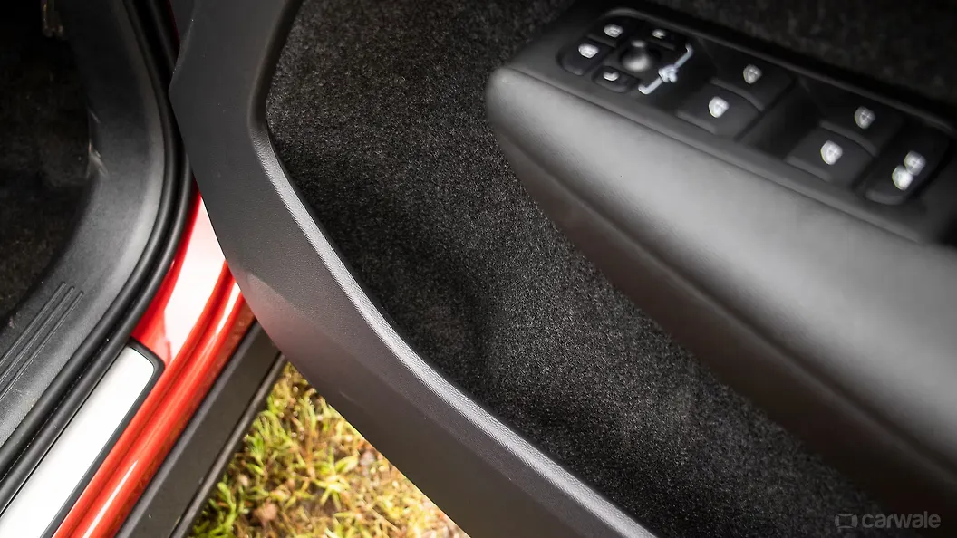 XC40 Driver Side Front Door Pocket Image, XC40 Photos in India - CarWale