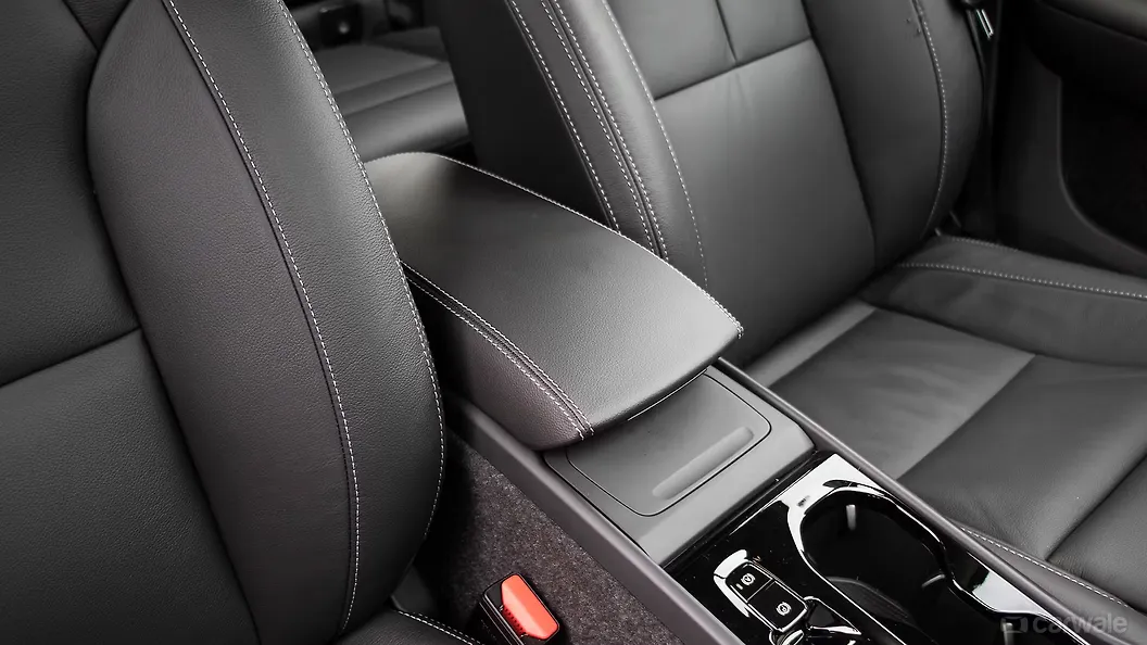 XC40 Front Centre Arm Rest Image, XC40 Photos in India - CarWale
