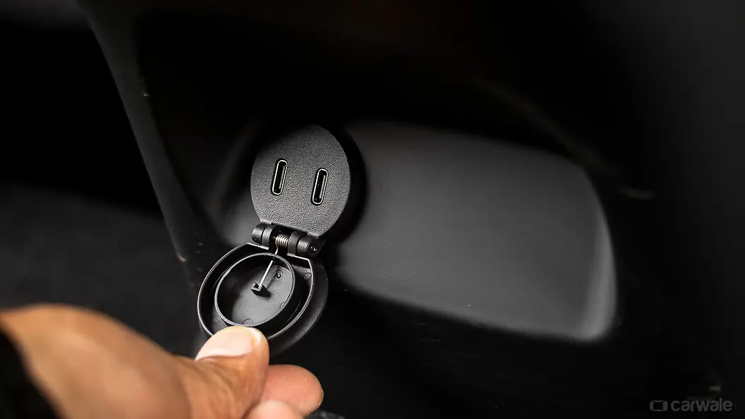 XC40 Rear Row Charging Point Image, XC40 Photos in India - CarWale