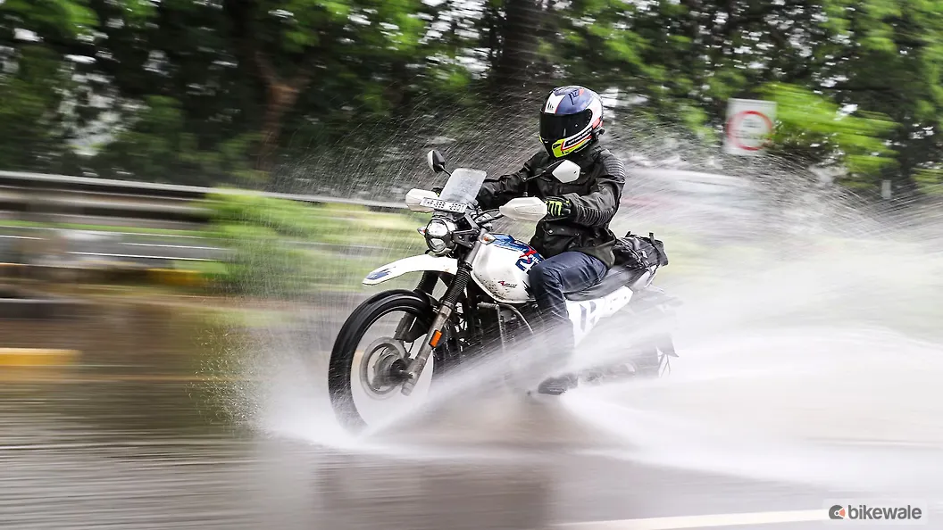 Hero Xpulse 200 4V Rear Reflex Reflector Image – BikeWale