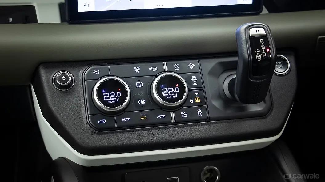 Defender Infotainment System Image, Defender Photos in India - CarWale