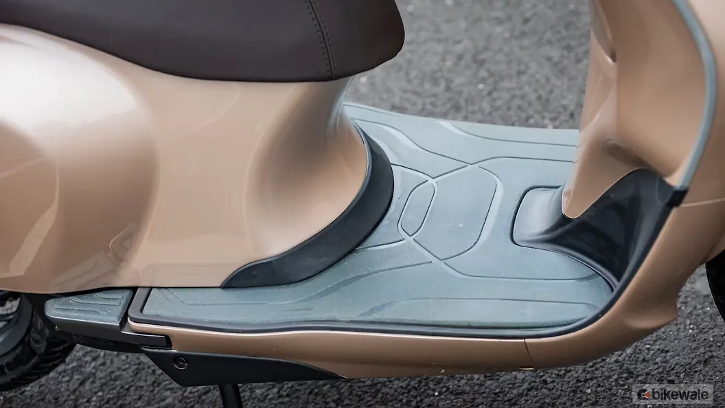 Bajaj Chetak Side Stand Image – BikeWale