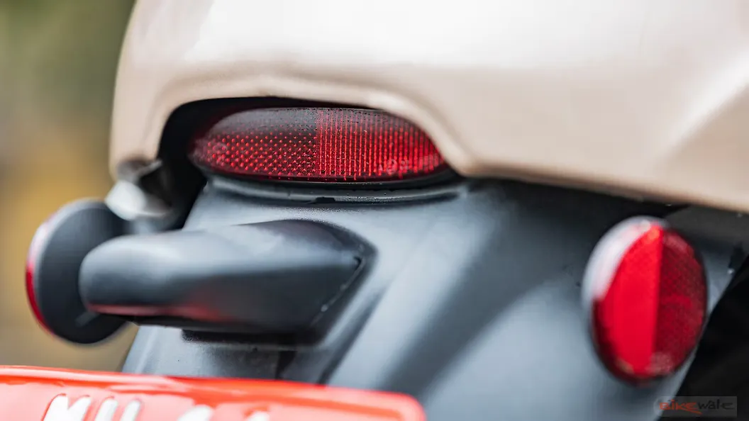 Bajaj Chetak Head Light Image – BikeWale