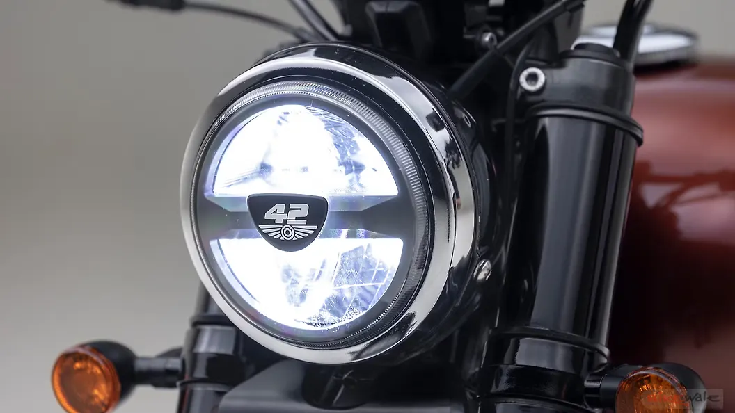 Jawa 42 Bobber Side Stand Image – BikeWale