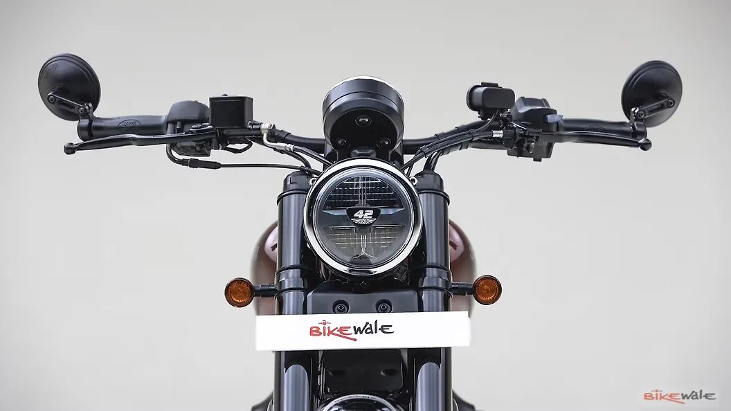 Jawa 42 Bobber Side Stand Image – BikeWale