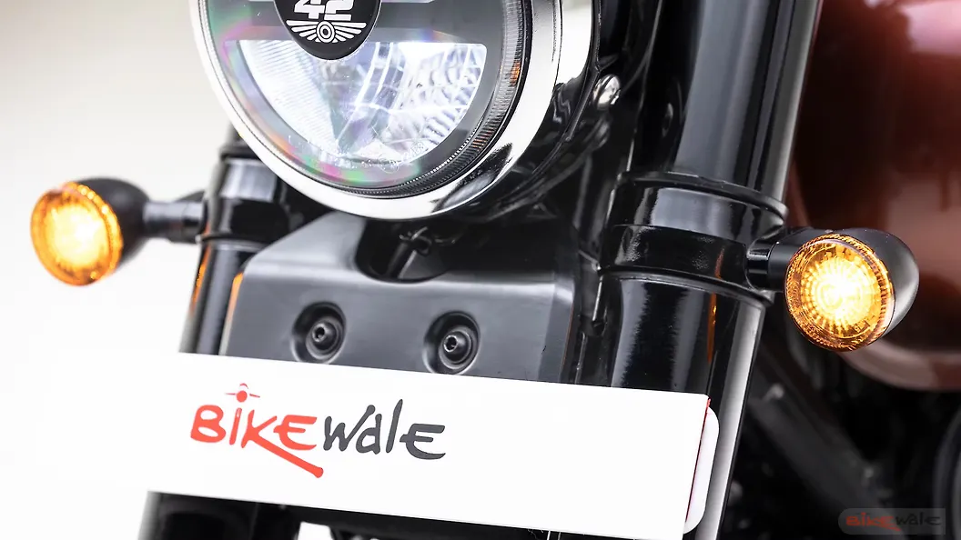 Jawa 42 Bobber Side Stand Image – BikeWale