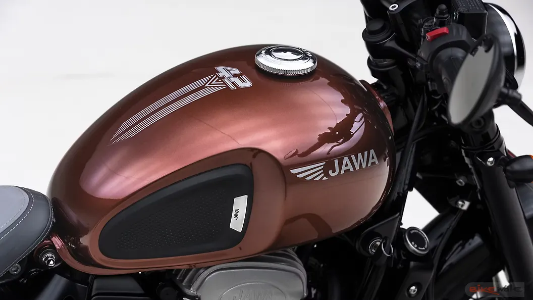 Jawa 42 Bobber Engine From Right Image – BikeWale