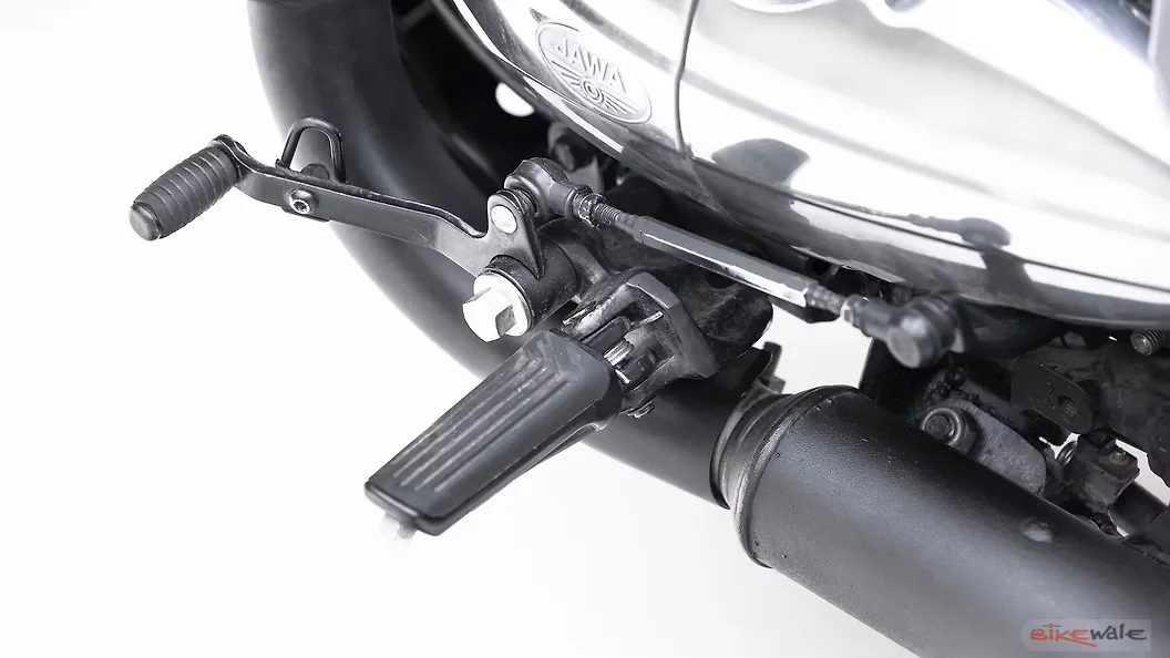 Jawa 42 Bobber Side Stand Image – BikeWale