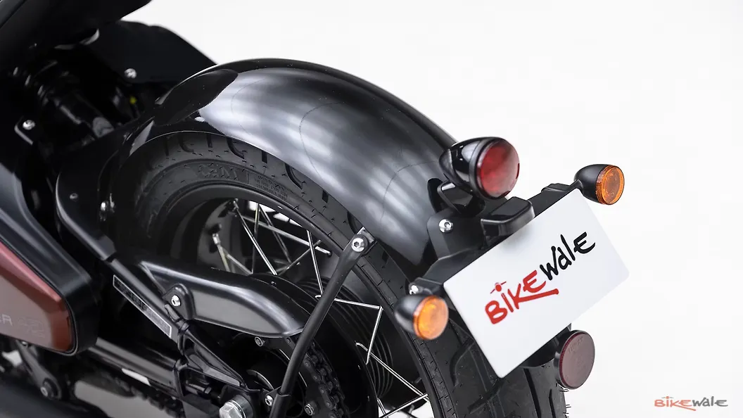 Jawa 42 Bobber Right Front Three Quarter Image – BikeWale