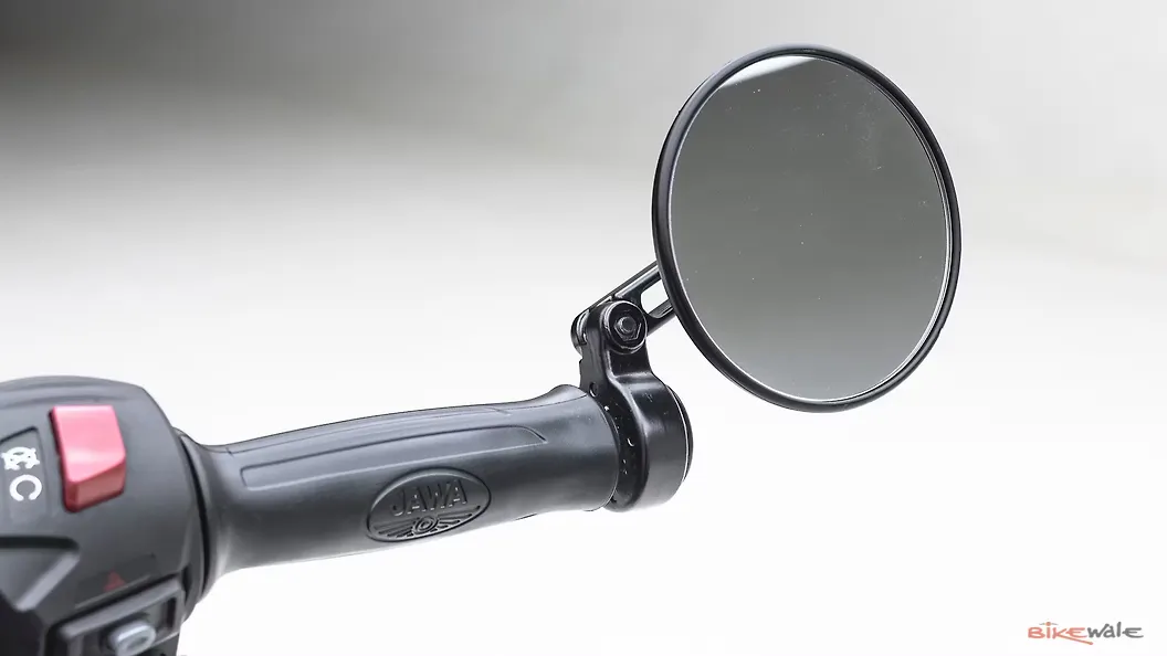 Jawa 42 Bobber Front Turn Indicators Image – BikeWale