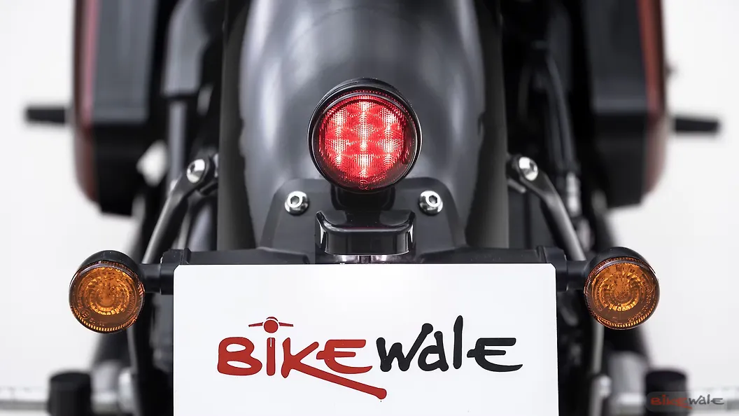 Jawa 42 Bobber Right Front Three Quarter Image – BikeWale