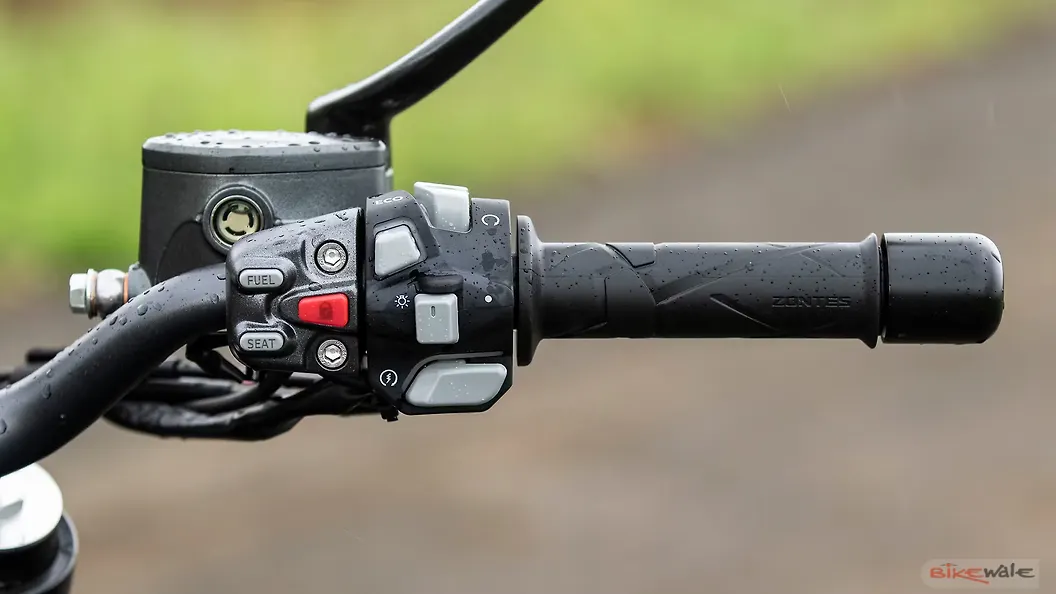 Zontes 350R Right Side Handelbar Throttle Grip Image – BikeWale