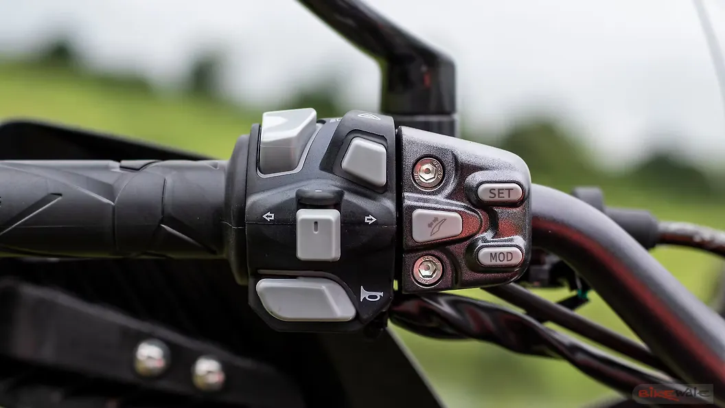 Zontes 350T Emergency Off Switch/Kill Switch Image – BikeWale