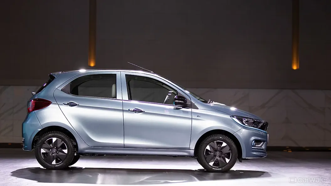 Tiago EV Right Side View Image, Tiago EV Photos in India - CarWale