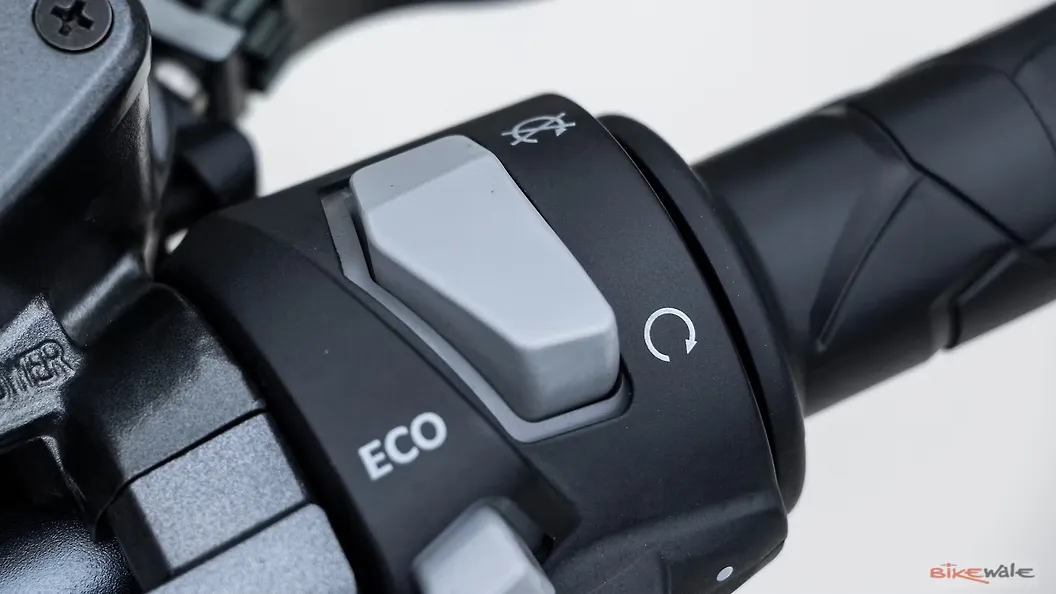 Zontes GK350 Turn Indicators Switch Image – BikeWale