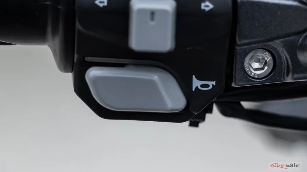 Zontes GK350 Turn Indicators Switch Image – BikeWale