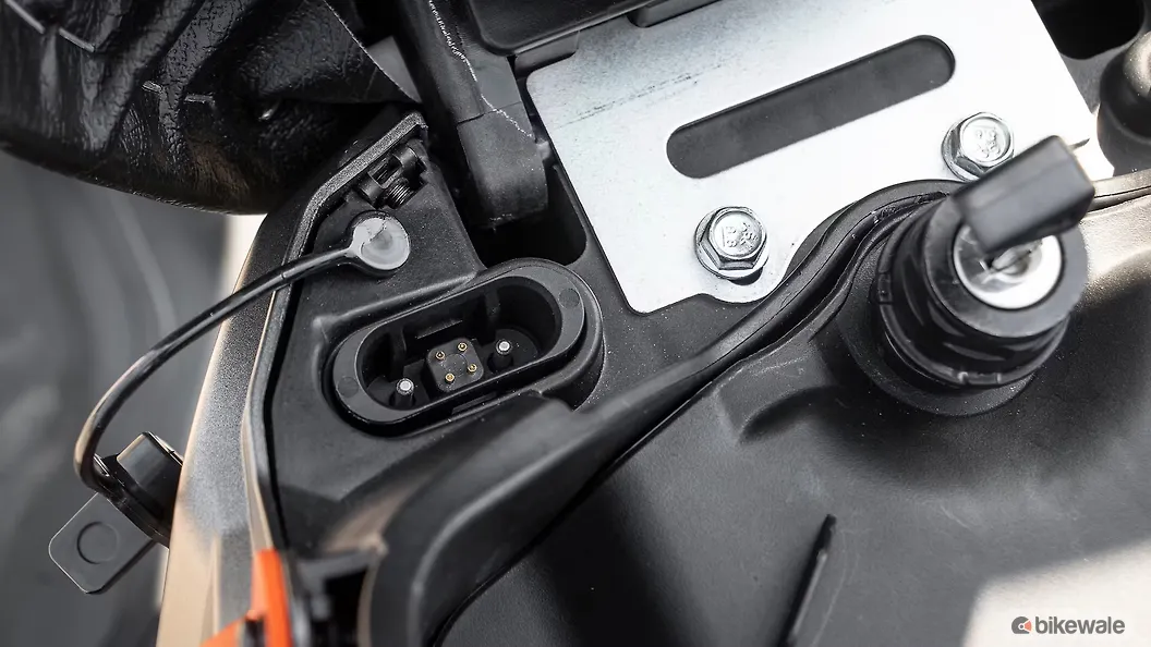 Vida V1 Electric Bike Charging Input Plug Image – BikeWale