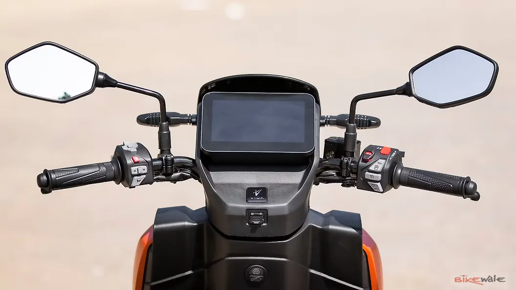 Vida V1 Pro Left Side Body Panel Badge Image – BikeWale