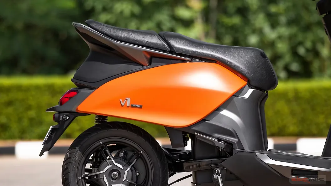 Vida V1 Pro Left Side Body Panel Badge Image – BikeWale