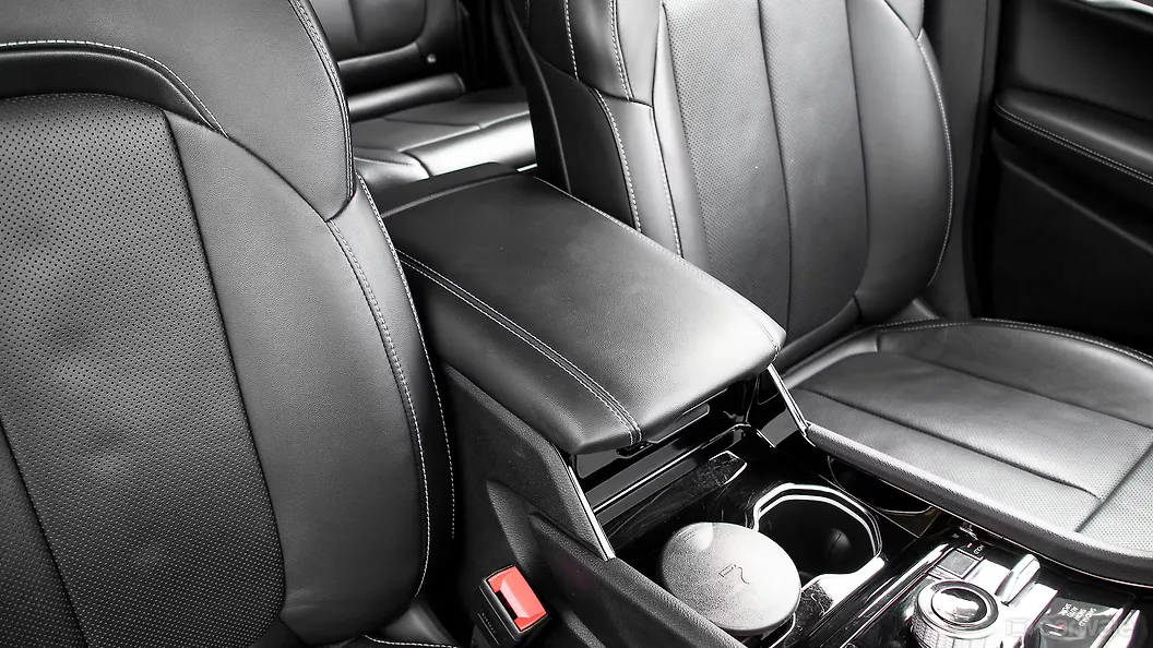 Grand Cherokee Front Centre Arm Rest Image, Grand Cherokee Photos in ...