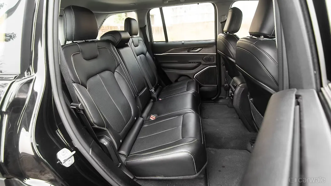 Grand Cherokee Rear Seats Image, Grand Cherokee Photos in India - CarWale