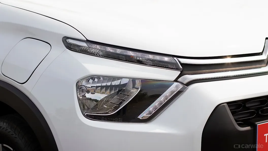 eC3 Daytime Running Lamp (DRL) Image, eC3 Photos in India - CarWale