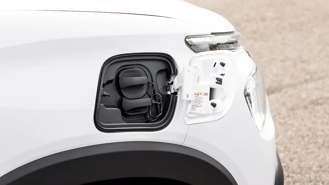 eC3 Dashboard Image, eC3 Photos in India - CarWale